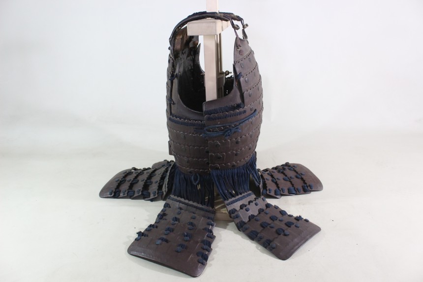 日本代購代標第一品牌【樂淘letao】－伊予札二枚胴 江戸 鉄、草摺：革、茶漆塗 4.8kg 甲冑/武具